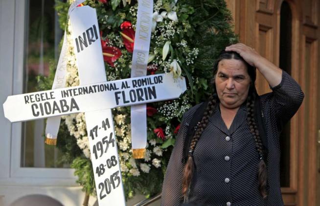 Migliaia ai funerali del re dei rom - Foto Tgcom24