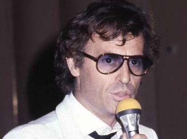 Califano e quegli incredibili occhiali - Foto Tgcom24