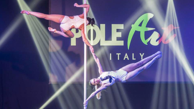 Milano capitale della Pole Dance: le più brave in scena - Foto Tgcom24