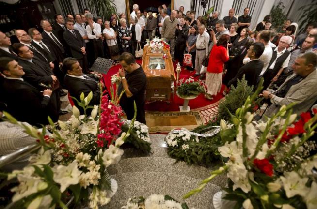 Migliaia ai funerali del re dei rom - Foto Tgcom24