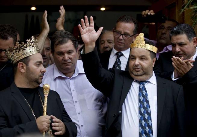 Migliaia ai funerali del re dei rom - Foto Tgcom24