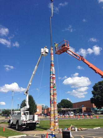 Usa, una torre di Lego alta come un palazzo di 10 piani - Foto Tgcom24