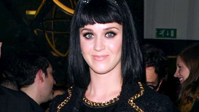 Katy Perry, sexy Cleopatra a Milano
