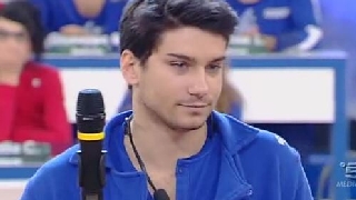 Gerardo non canta e va contro la Di Michele