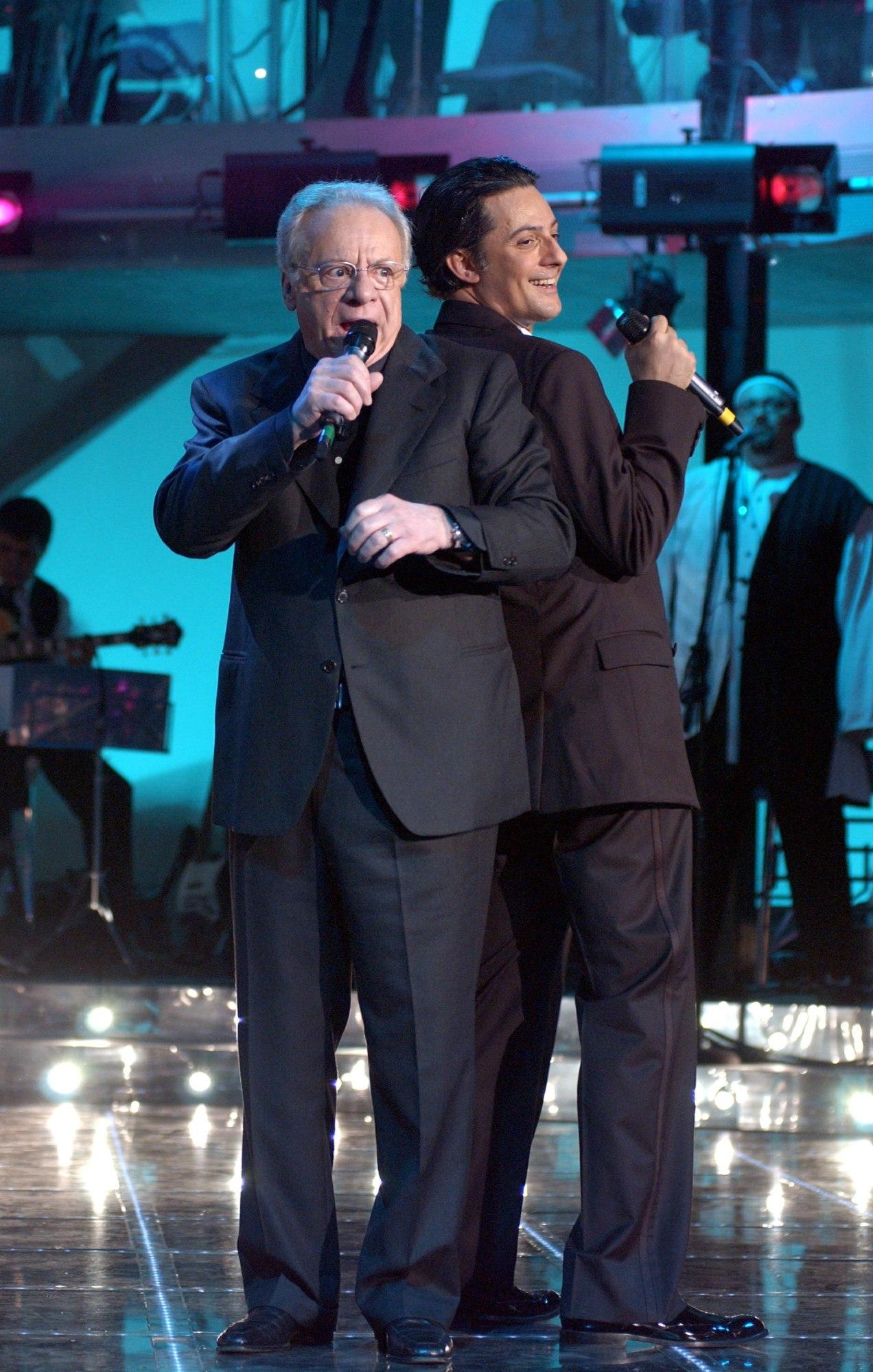 Tanti auguri Johnny Dorelli: 80 anni di talento, charme e ironia - Tgcom24