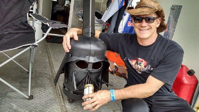 Da Alien a Star Wars: le stufe a legna di Alex Dodson con i volti dei ...