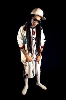 La redenzione del rapper Vacca Da tossicodipendente a padre di famiglia ...